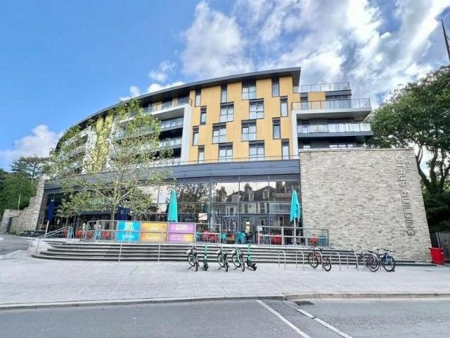 24 Madeira Road, Bournemouth, Dorset. 2 bed flat to rent £1,325 pcm £306 pw