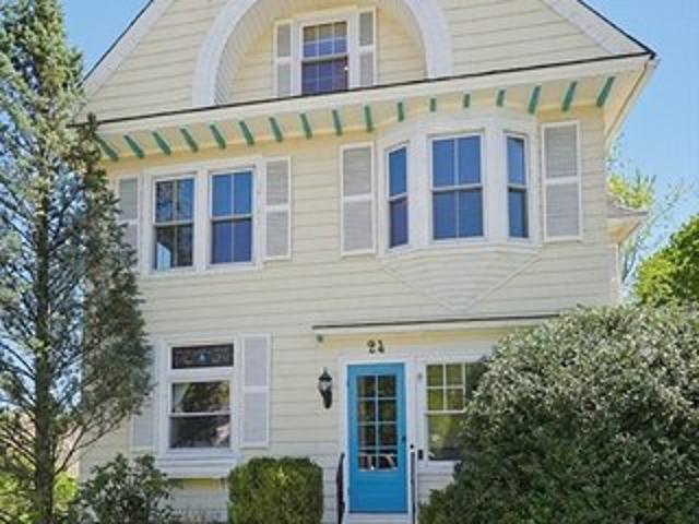 24 Main St, Upton, MA 01568