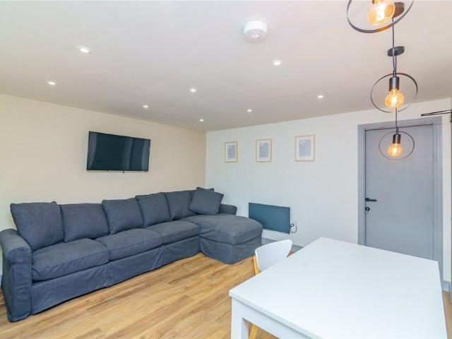 24 Malvern Road, Newsome, Huddersfiel.