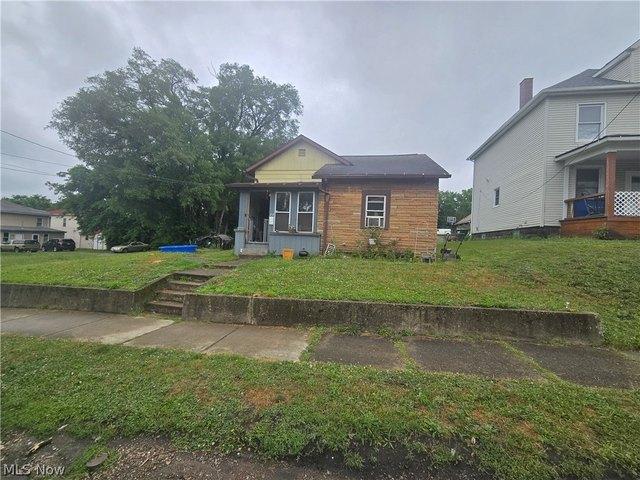 24 Maple Ave SE, Massillon, OH 44646
