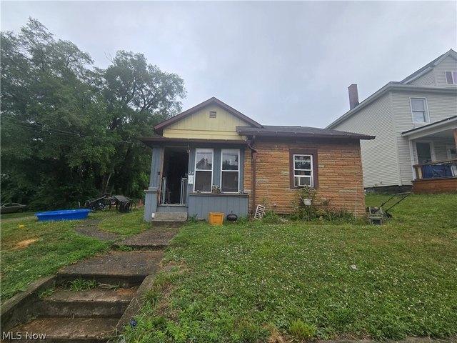 24 Maple Ave SE, Massillon, OH 44646