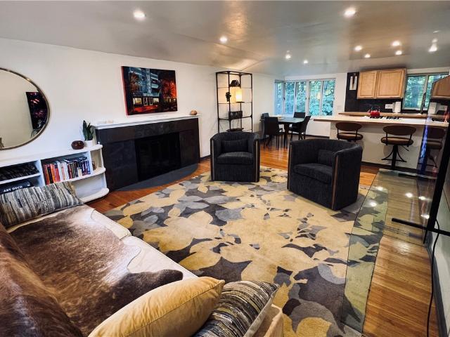 24 Menlo Place # Upper
