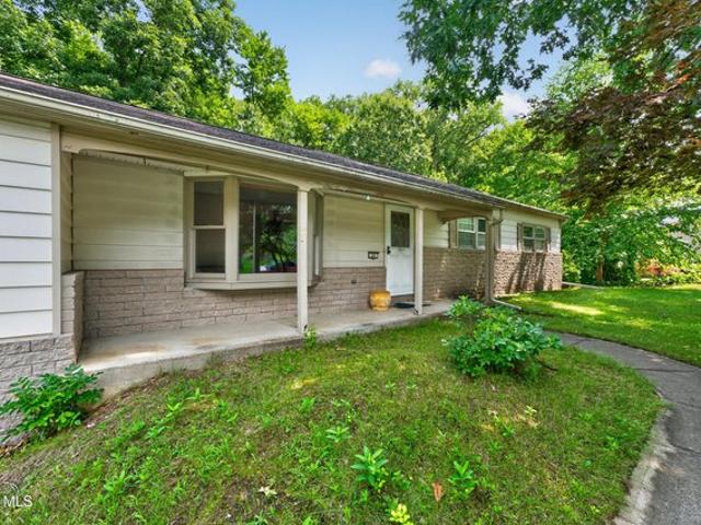 24 Meadow Valley Dr, Clifton, NY 12065