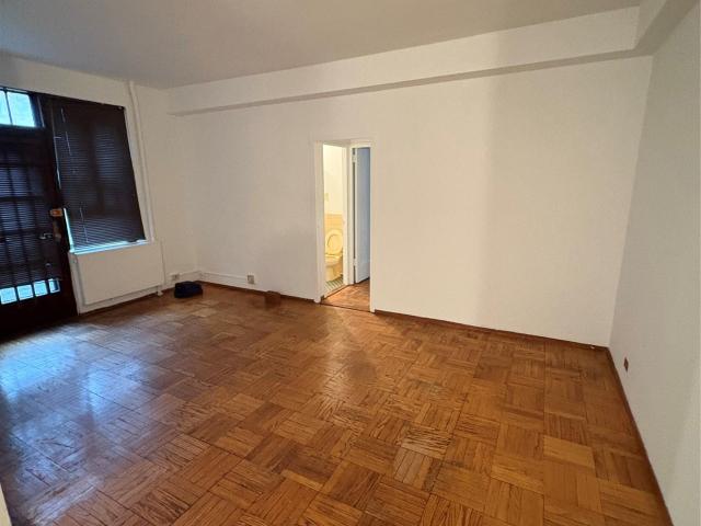 24 Metropolitan Oval ME
