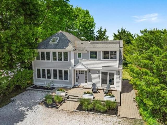 24 Middlefield St, Groton, CT 06340