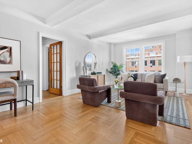 24 MONROE Place 11D