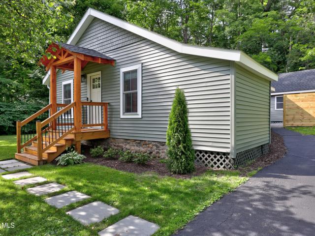 24 Mohican Road
