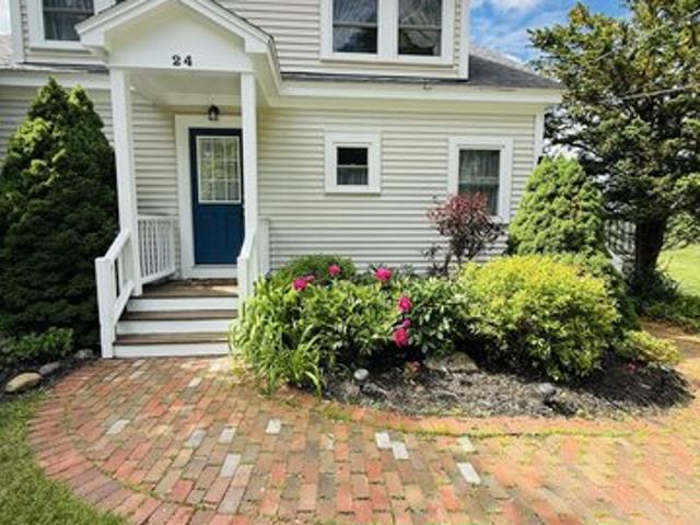 24 Mount Mica Rd, Paris, ME 04281