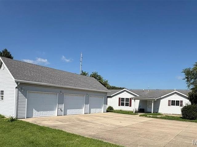 24 N Lincoln Ave, Bethalto, IL 62010