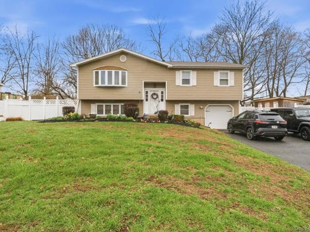 24 Northpark Dr, Garnerville, NY 10923