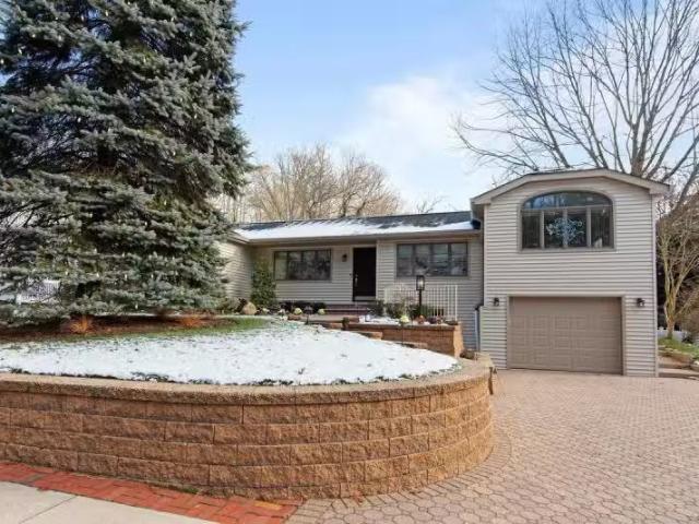 24 Ocean Ave, Northport, NY 11768