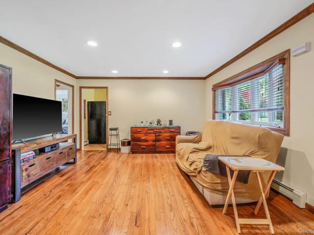 24 Oakcrest Avenue