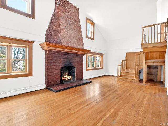 24 Old Knollwood Rd, White Plains, NY 10607 | MLS #963310 | Compass