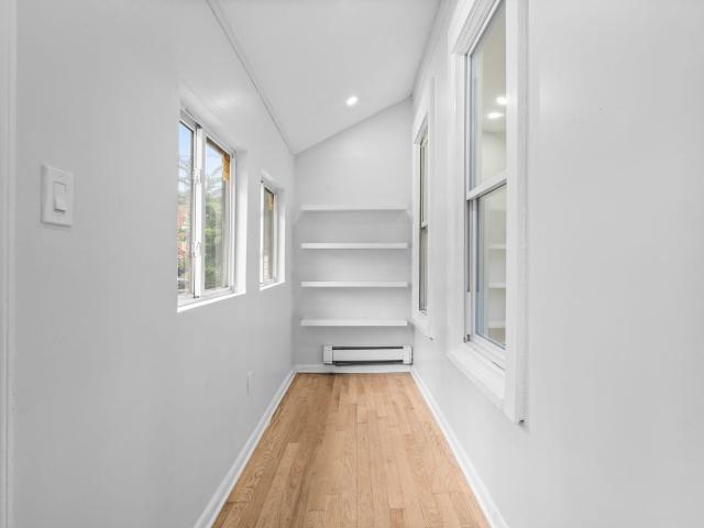 24 Park St