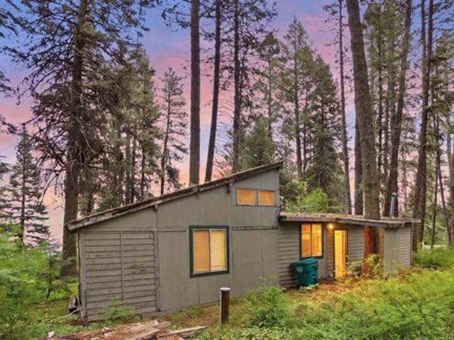 24 Pats Ln, Cascade, ID 83611