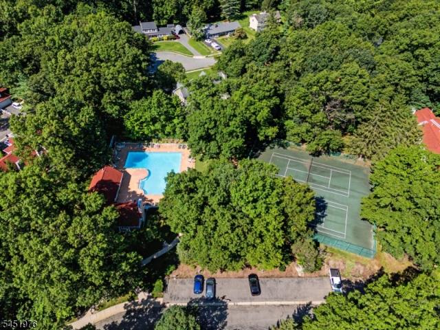 24 Pine Hollow Ct