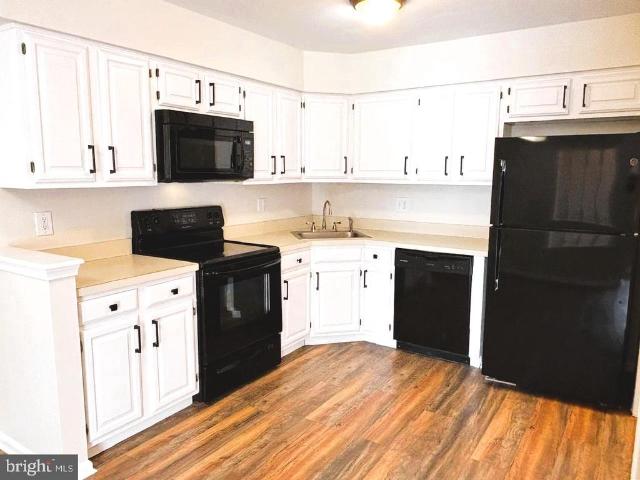 24 Pickwick Place