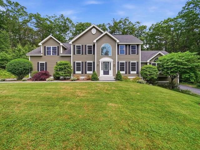 24 Piper Ln, Pelham, NH 03076