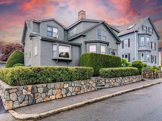 24 Pond St Unit 1, Marblehead, MA 01945