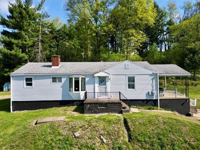 24 Poplar Ln, Wheeling, WV 26003