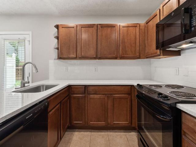 24 Place 2 Bedroom Apartment for Rent at 565 North Ave, Gainesville, GA 30501