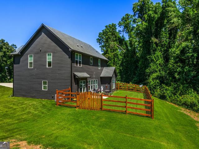 24 Plantation Oaks Drive