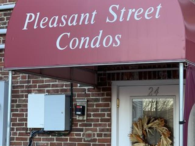 24 Pleasant St Apt 3, Bangor, ME 04401