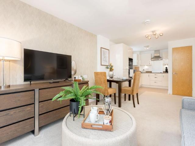 24 Queens Road, Weybridge KT13 1 bed retirement property to rent £3,310 pcm £764 pw