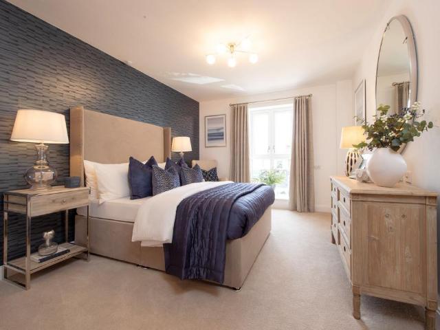 24 Queens Road, Weybridge KT13 2 bed retirement property to rent £4,515 pcm £1,042 pw