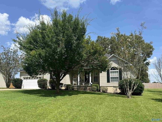 24 Rachel Ln, Hokes Bluff, AL 35905