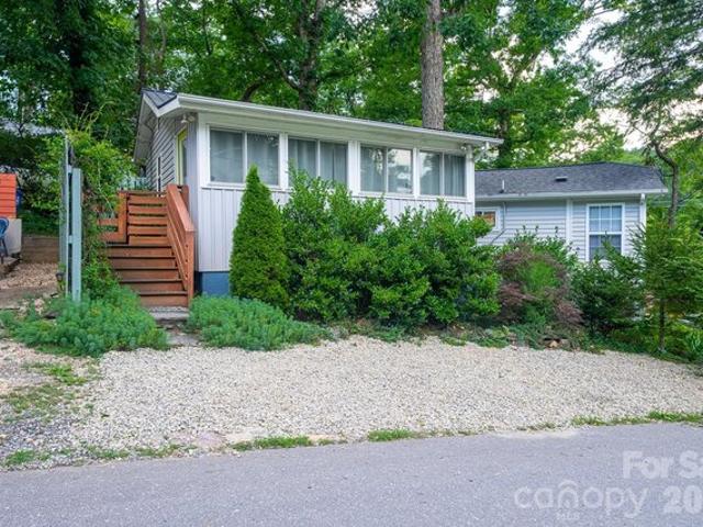 24 Rhododendron Dr, Asheville, NC 28805