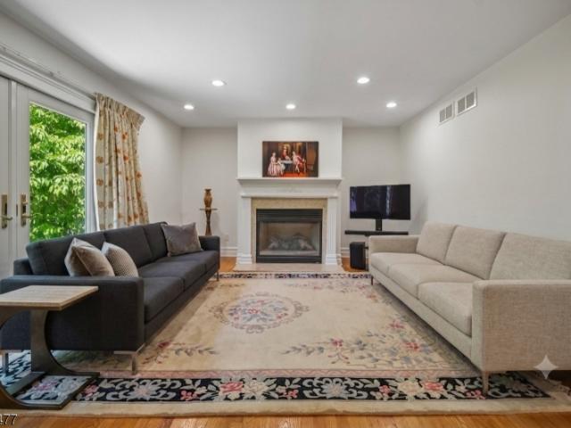 24 Rippling Brook Dr