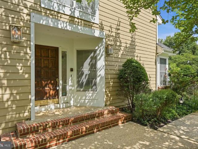 24 River Oaks Circle