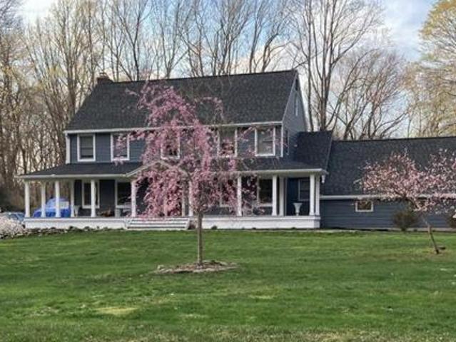 24 Robin Rd, Woodbridge, CT 06525