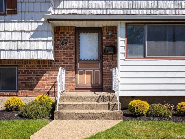 24 Roxbury Avenue
