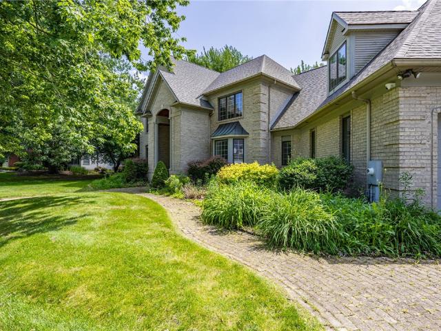24 Roxbury Lane