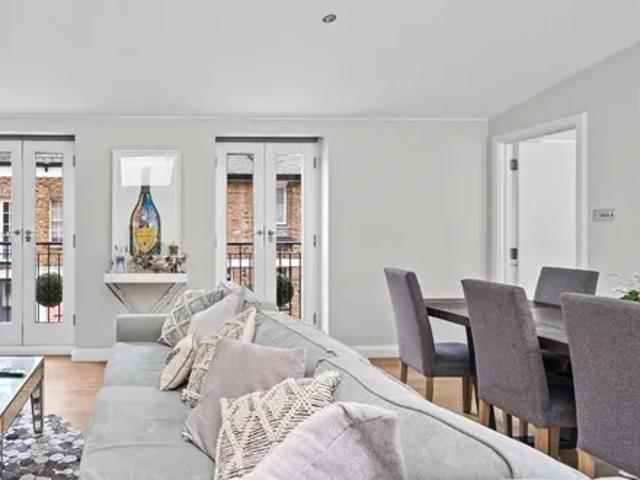 24 Royal Crescent Mews, London, W11 4SY, United Kingdom | 3 bed house for rent #104922581 | Rentberry
