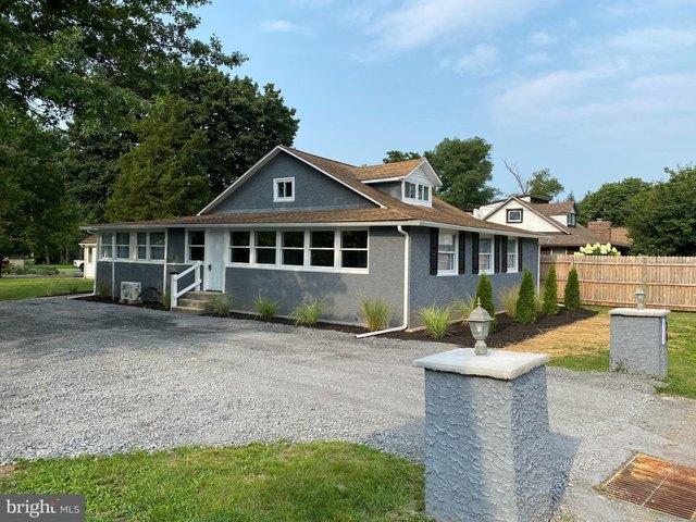 24 S 4th St, Douglassville, PA 19518