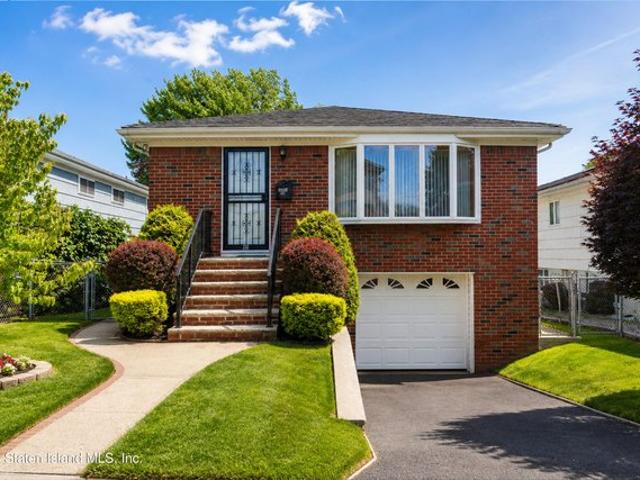 24 Schmidts Ln, Staten Island, NY 10314