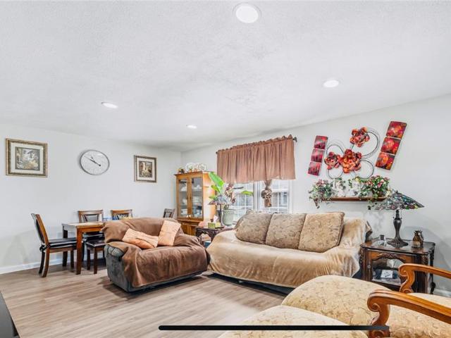 24 Saint Albans DR