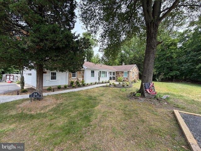 24 Saint John St, Pemberton, NJ 08068