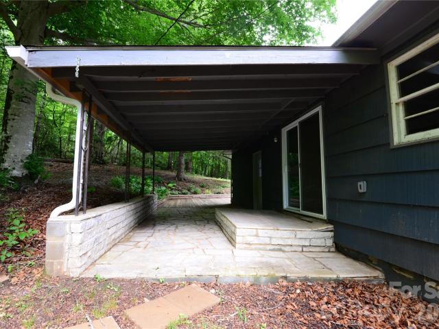 24 Sarabec Hill Road