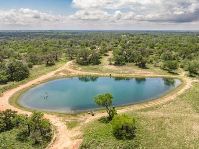 24 Sir David Ln, Poteet, TX 78065