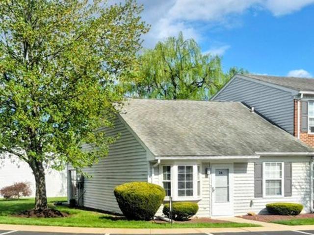 24 Southpoint Dr, Mechanicsburg, PA 17055