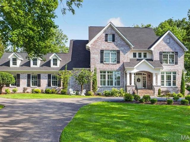24 Spoede Ln, Creve Coeur, MO 63141