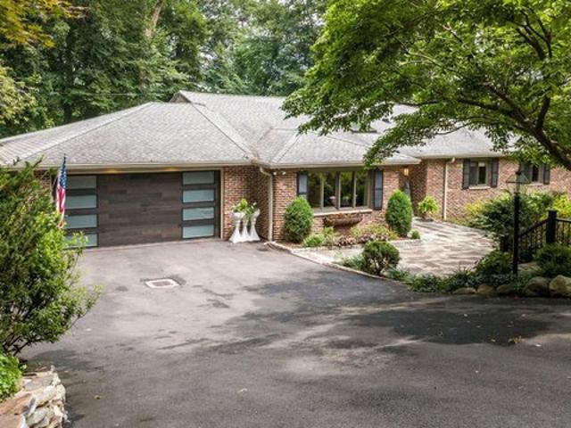 24 Springtree Ln, Yardley, PA 19067