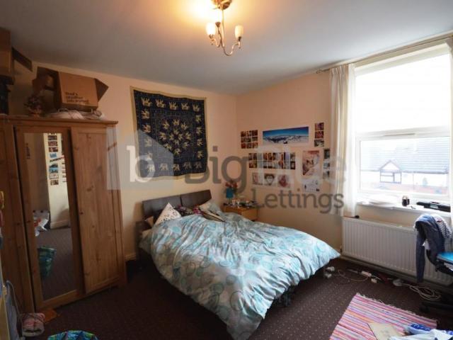 24 Spring Grove Walk, Hyde Park. 3 bed property to rent £1,430 pcm £330 pw