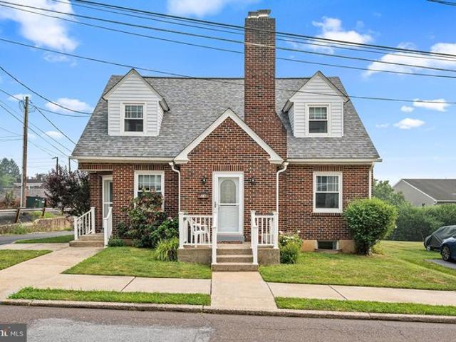 24 Sycamore St, Hellertown, PA 18055
