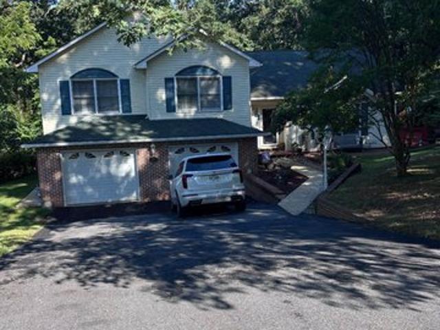 24 Sydney Cir, Harpers Ferry, WV 25425