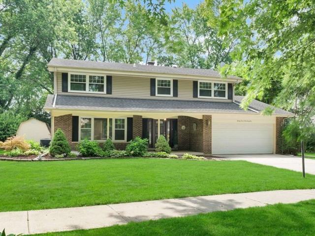 24W645 Woodcrest Dr, Naperville, IL 60540